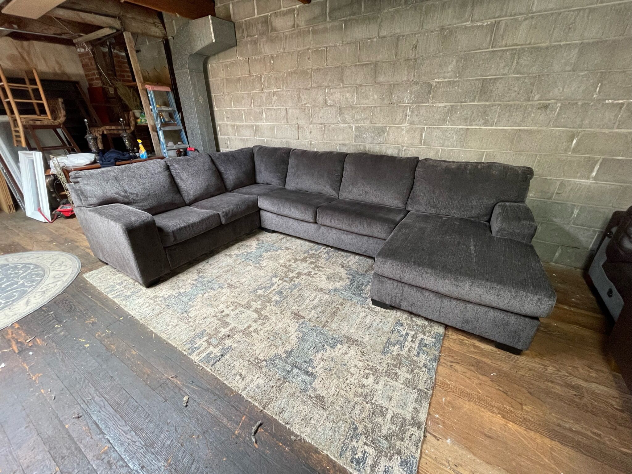 Grey Wrap Around Sectional Couch “WE DELIVER” for Sale in Bellingham ...