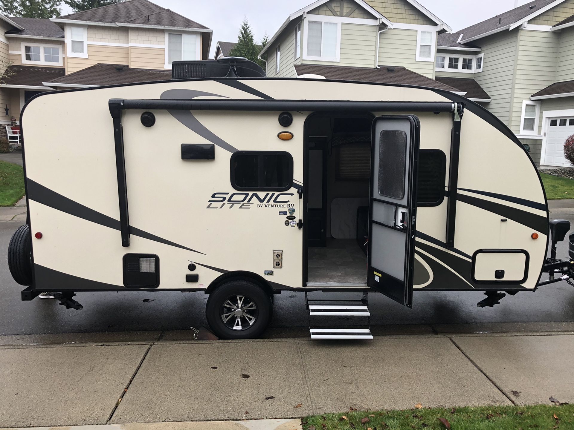 Venture Sonic Lite 169VBH Travel Trailer RV - LIKE NEW for Sale in ...