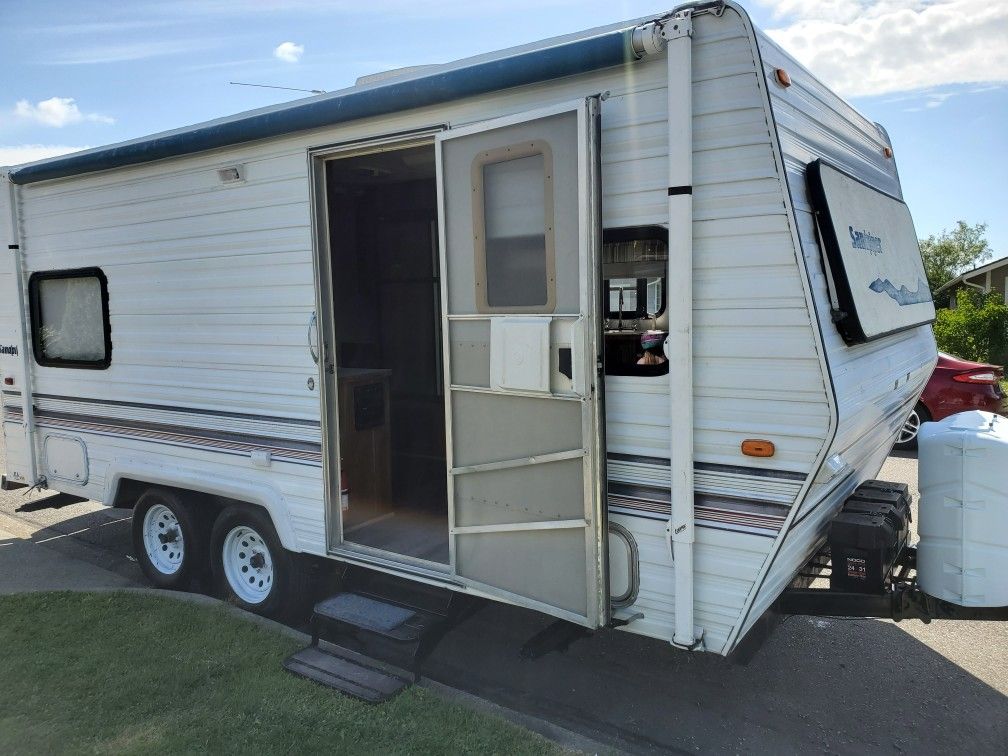 1997 Sandpiper travel trailer 22ft. for Sale in Tacoma, WA - OfferUp