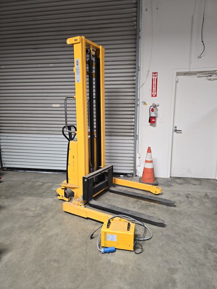 Manual/electric Straddle Stacker 137" Lift for Sale in Santa Fe Springs ...
