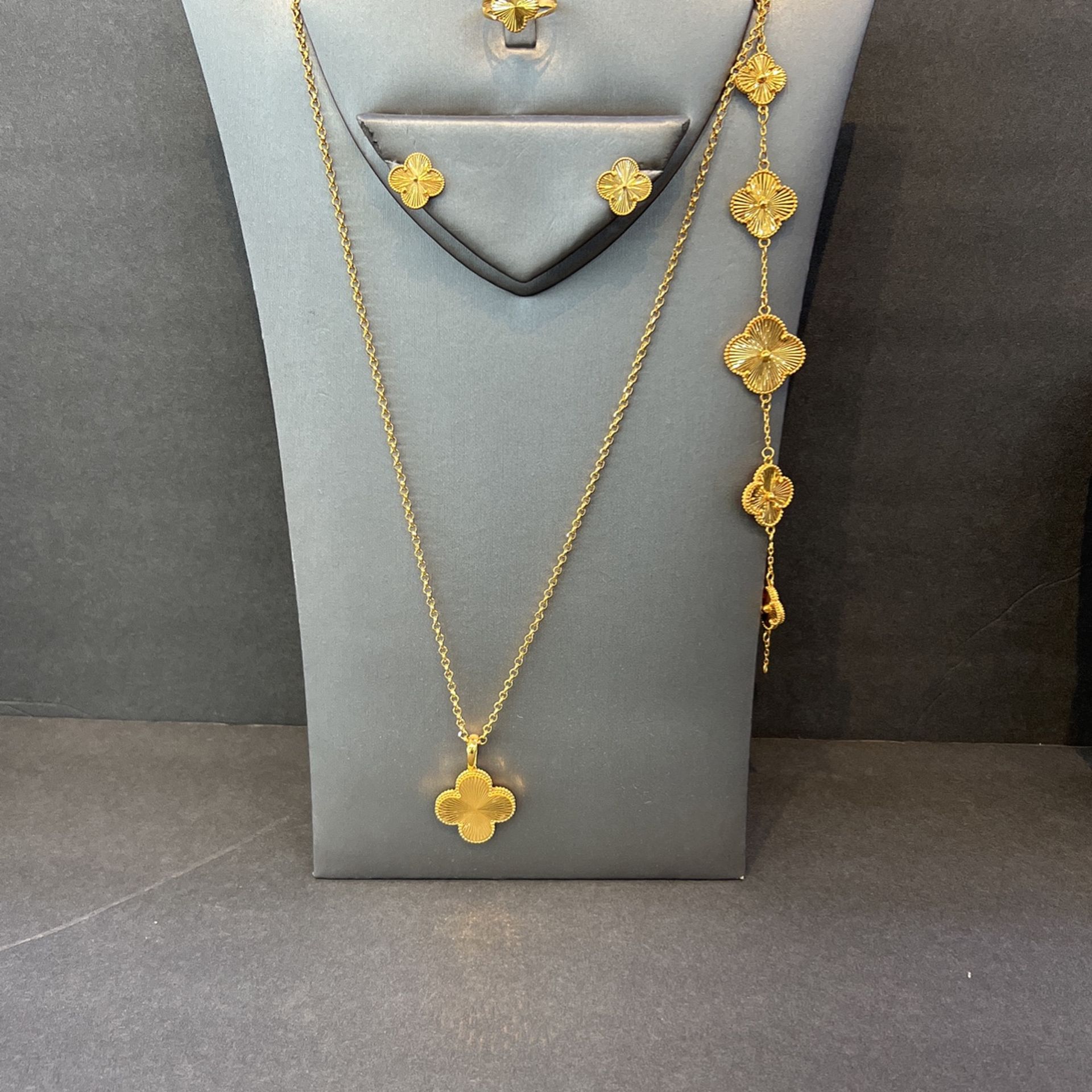 Van Cleef Set 21k Gold for Sale in Spring Valley, CA - OfferUp