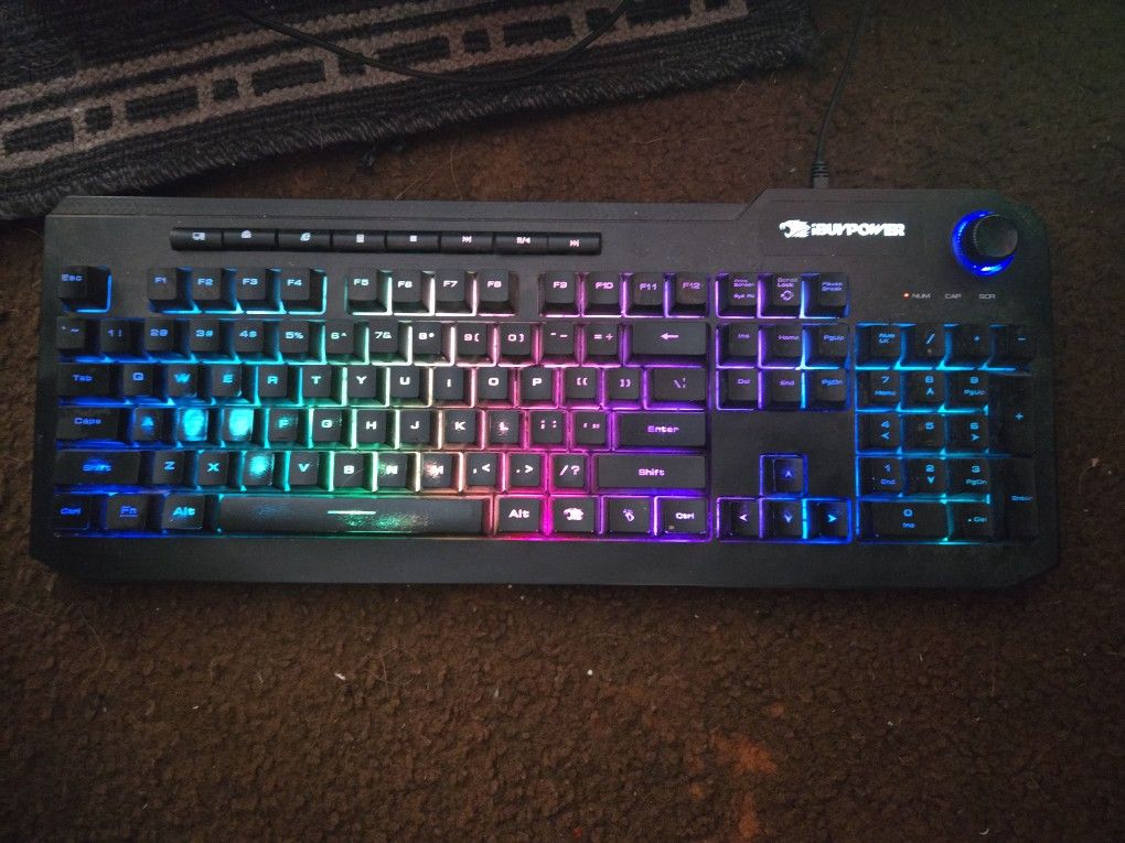 Gaming Keyboard iBuyPower for Sale in San Diego, CA - OfferUp