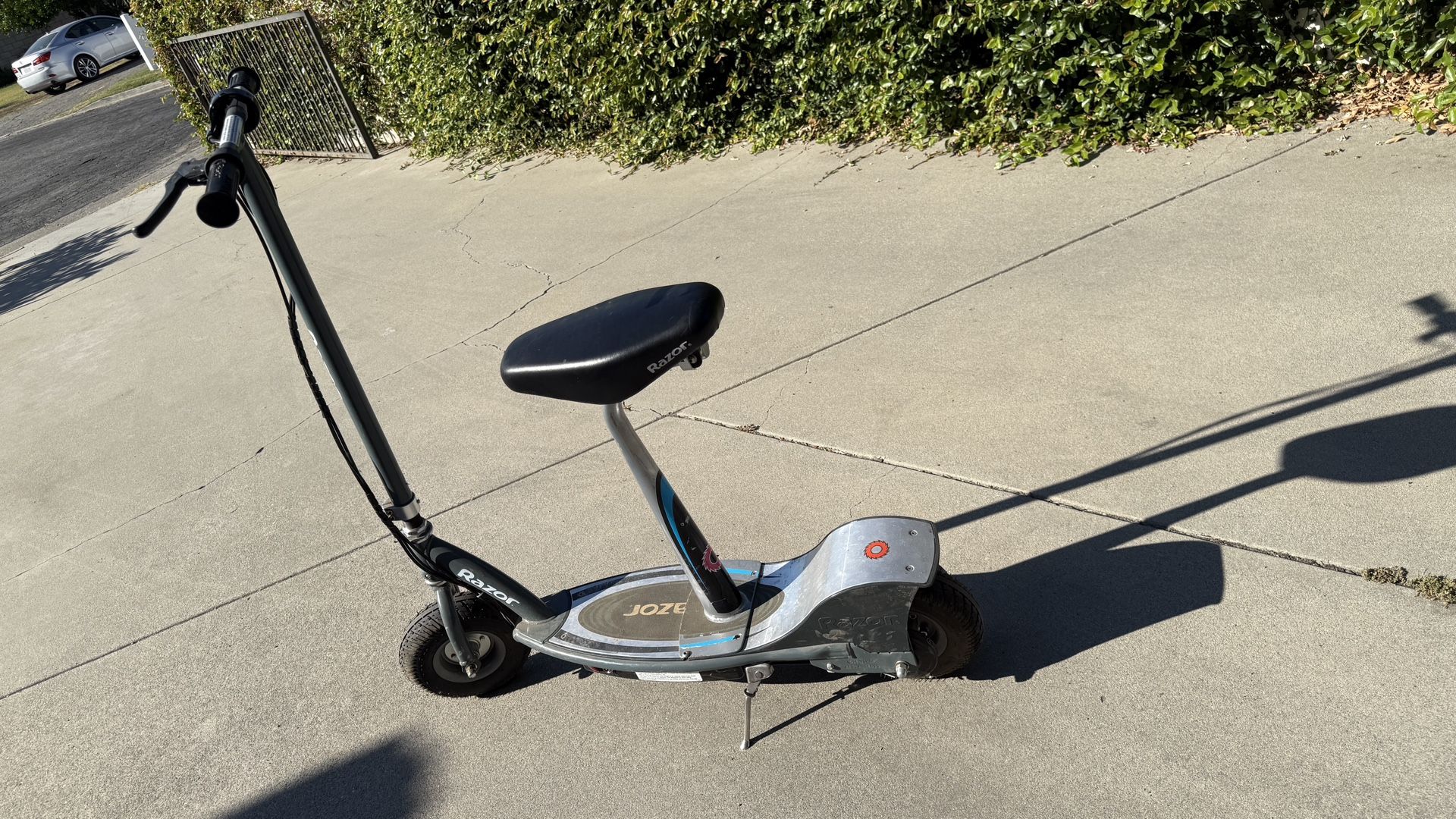 Razor electric scooter with seat for Sale in Hacienda Heights, CA - OfferUp