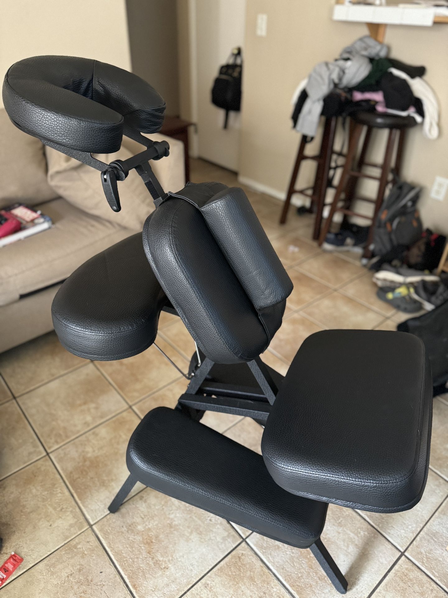Master of Chicago Massage Chair/Table Combo for Sale in Las Vegas, NV ...