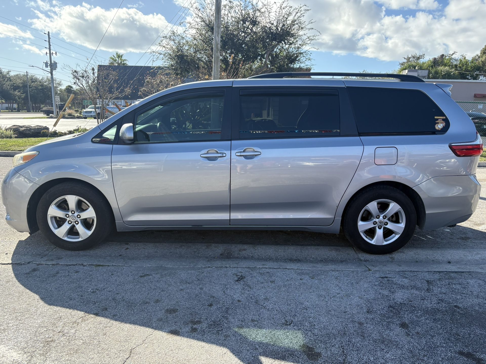 2017 Toyota Sienna for Sale in Fort Pierce, FL - OfferUp
