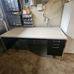 Metal Desk for Sale in Everett WA OfferUp