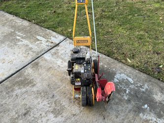 McLane Edgers 9-in Push Walk Behind Gas Lawn Edger In The