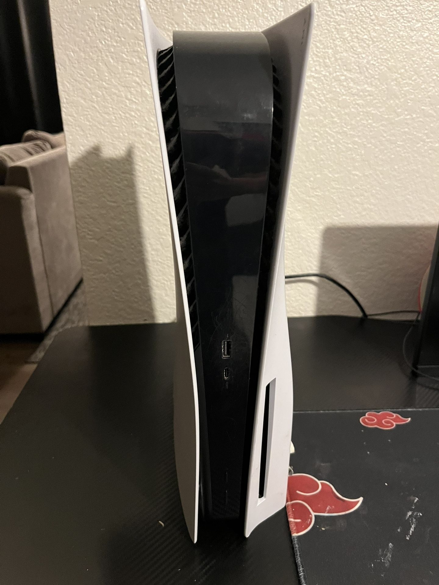 Ps5 2 Controllers 1 New 1 Used for Sale in Mesa, AZ - OfferUp