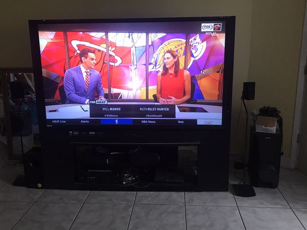 72 inch Mitsubishi TV for Sale in Miramar, FL - OfferUp