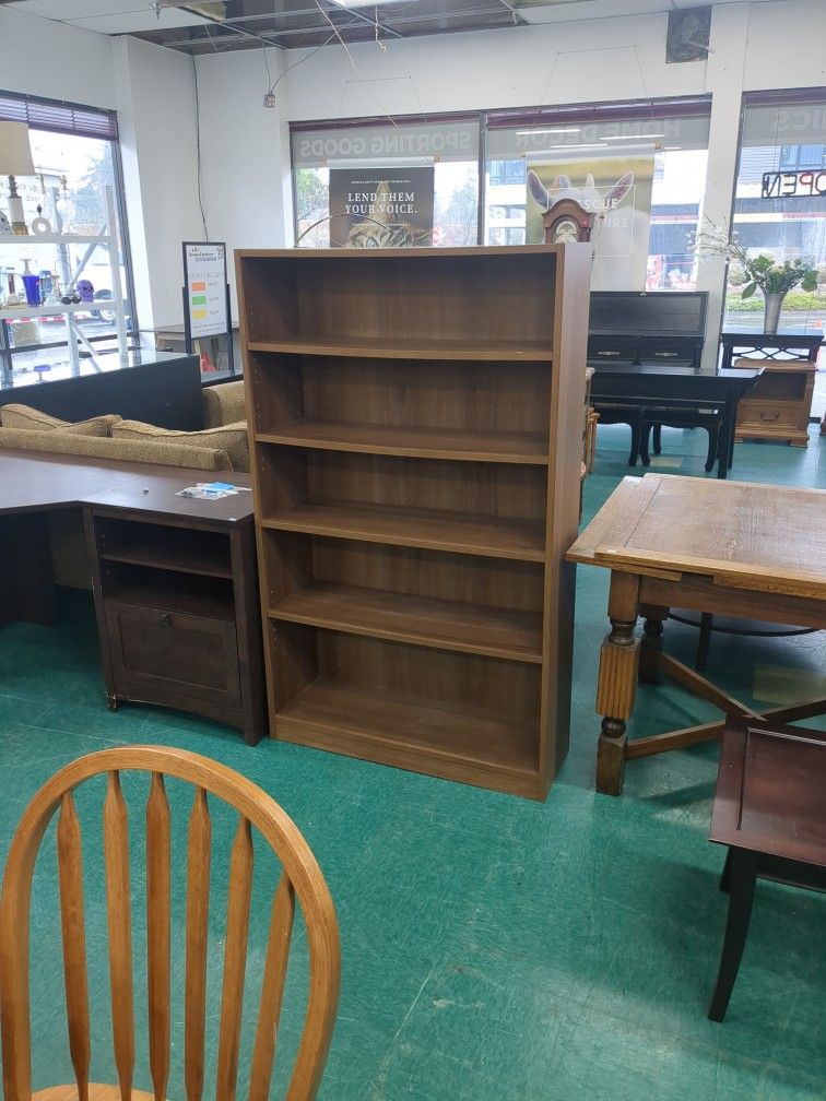 4 Shelf Wood Bookcase for Sale in Lynnwood, WA - OfferUp