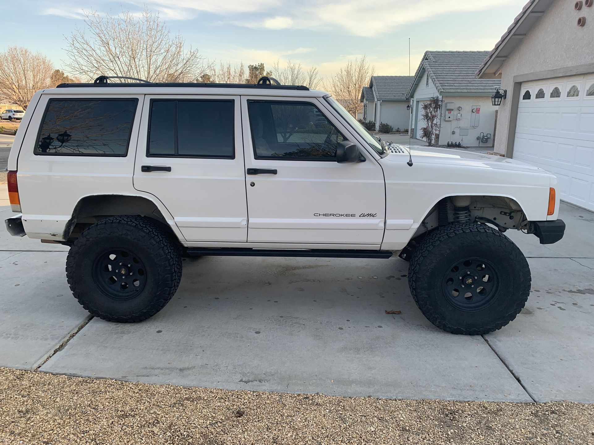 1998 Jeep Cherokee for Sale in Apple Valley, CA - OfferUp