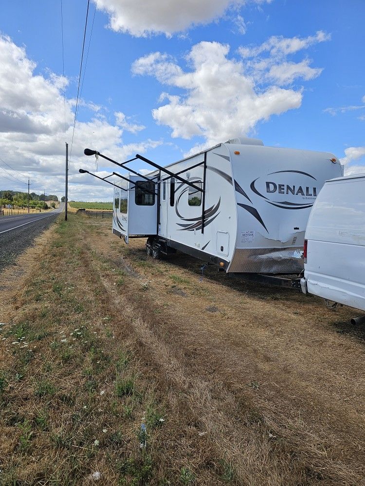 2014 Denali Dutchmen 29ft Travel Trailer for Sale in Independence, OR ...