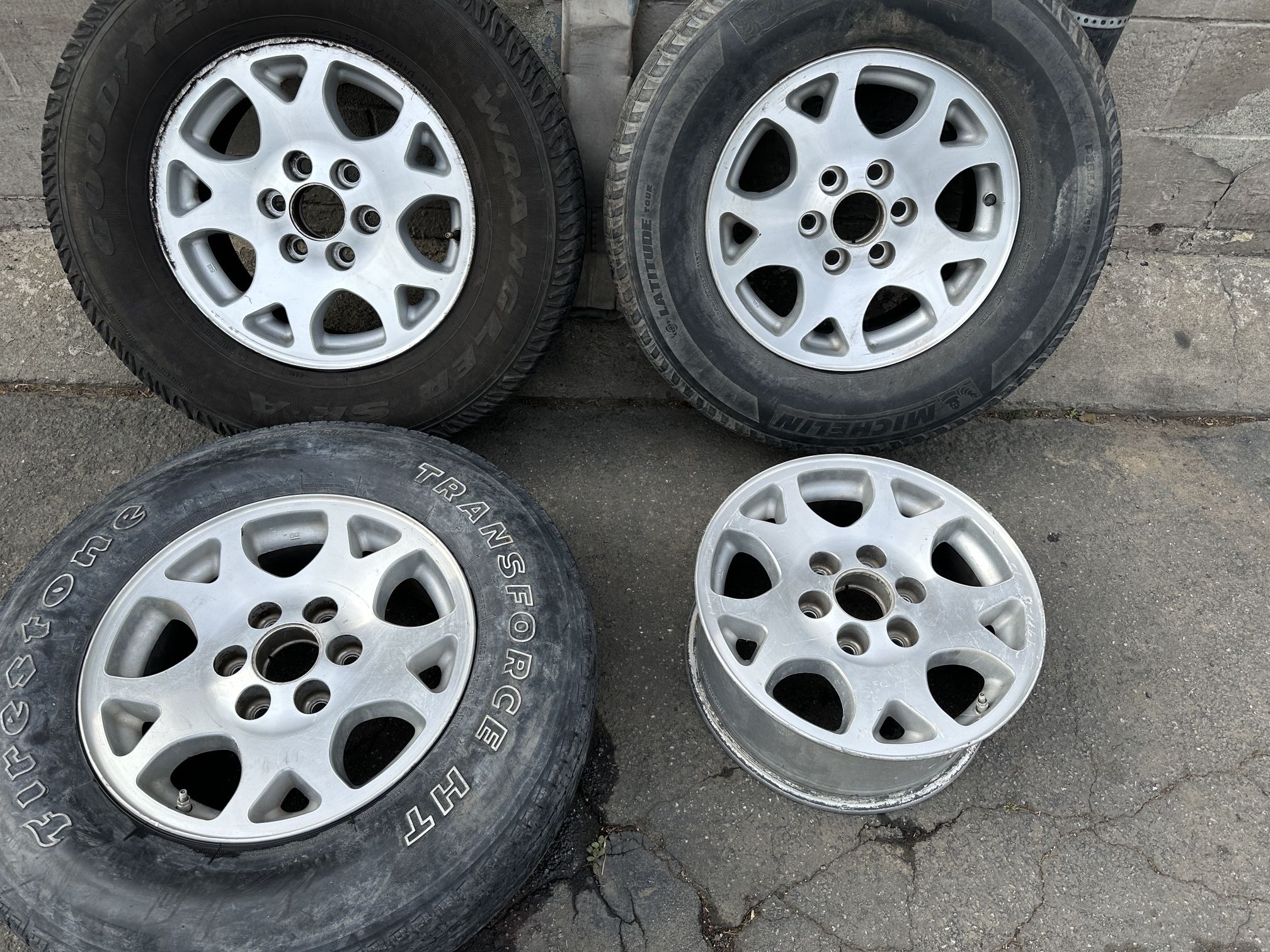 Four 17 inch aluminum Chevy Tahoe Z71 rims. 6 lug truck or SUV for Sale ...