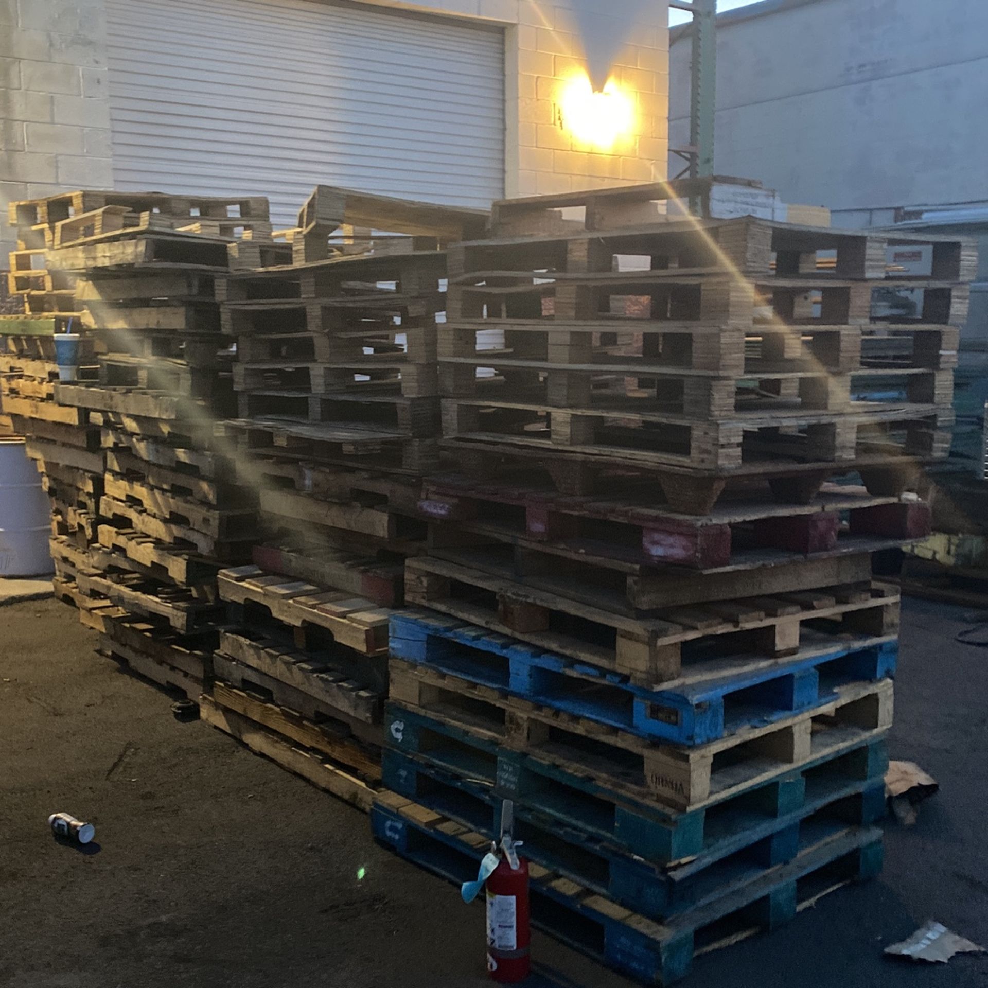 FREE - Used Pallets-lot Come Now for Sale in Mesa, AZ - OfferUp