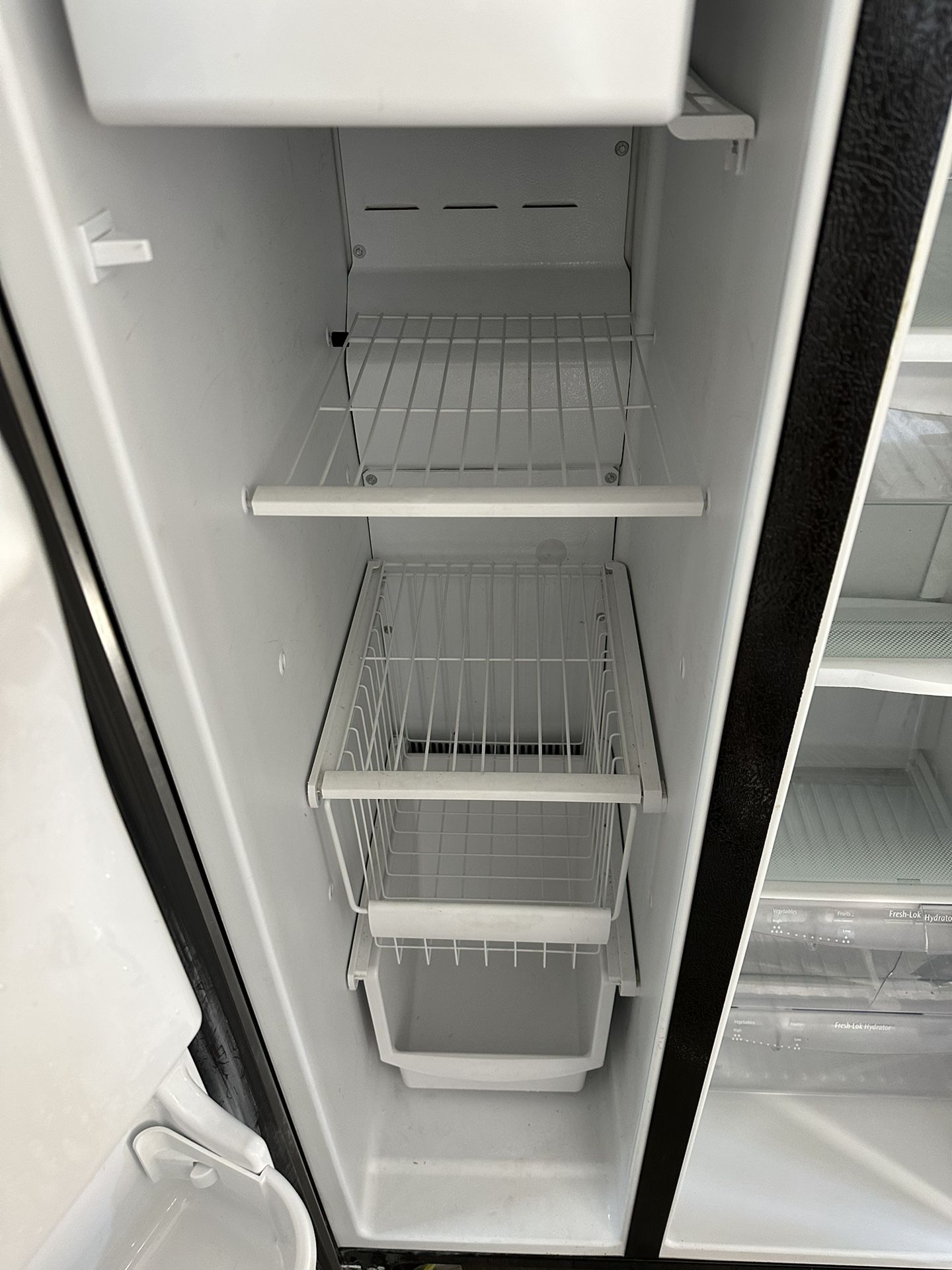 Frigidaire Fridge for Sale in Puyallup, WA - OfferUp
