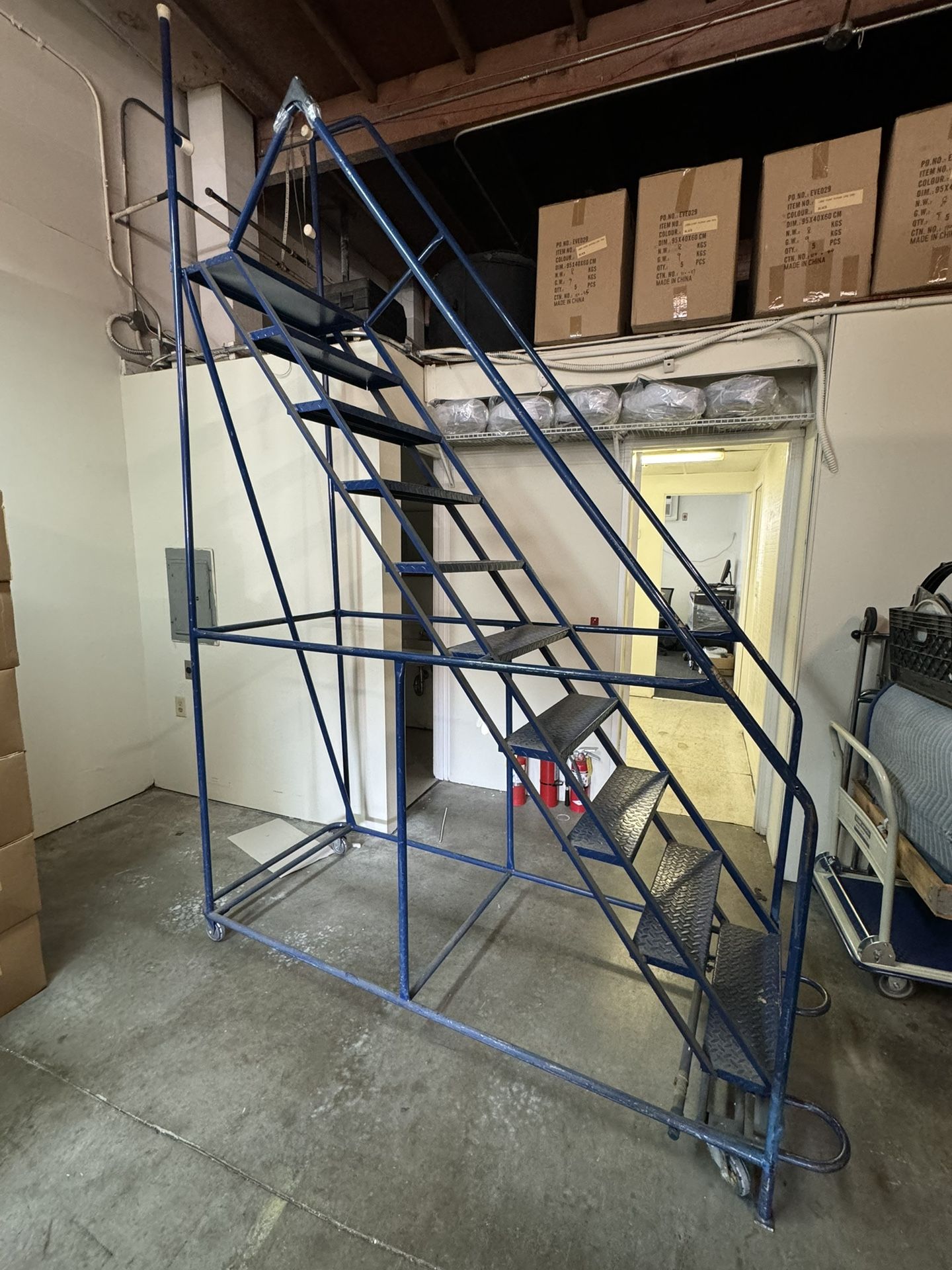10 Step Safety Stairs 10ft Tall for Sale in Rossmoor, CA - OfferUp