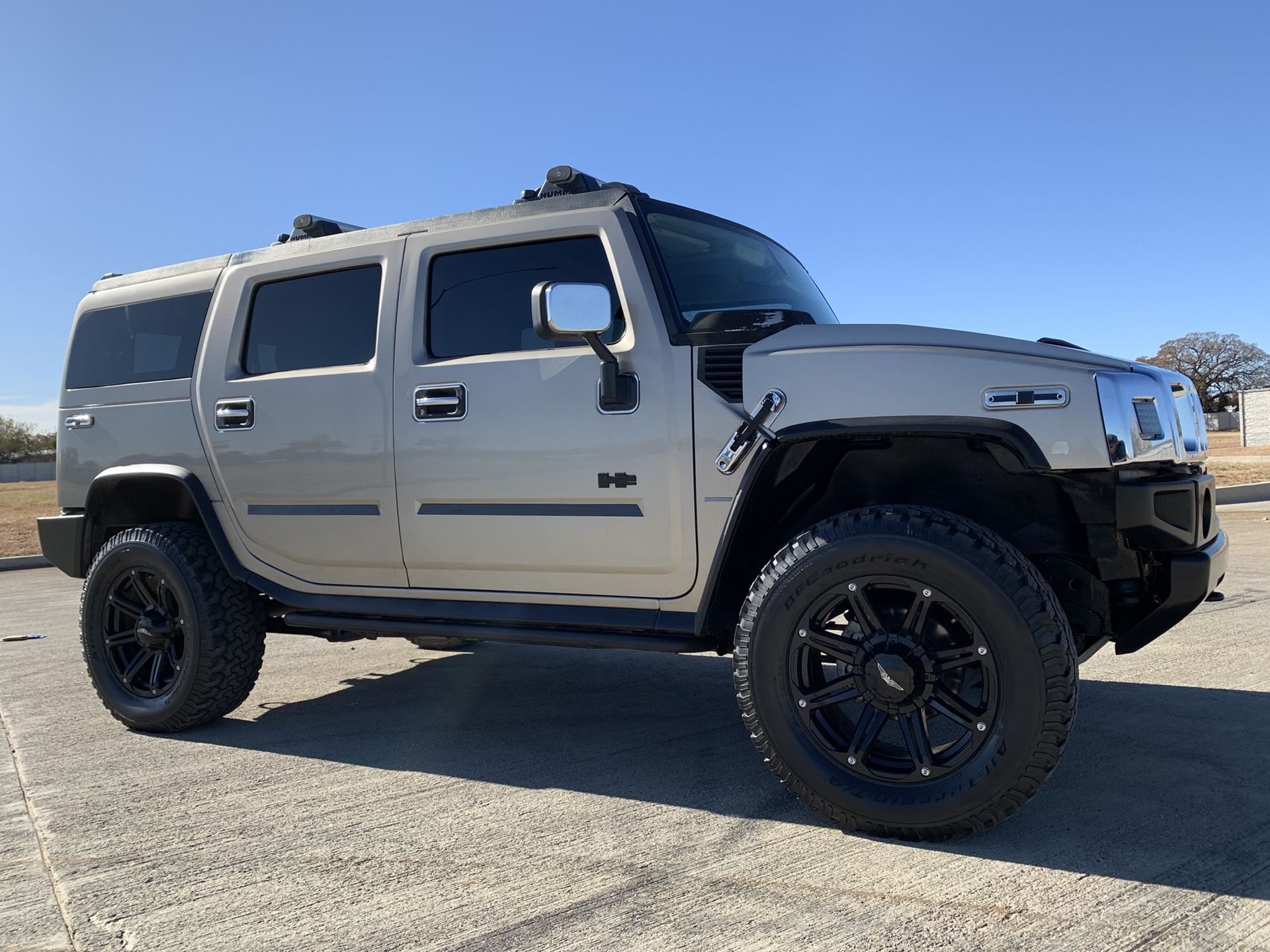 White Hummer H2 Lifted