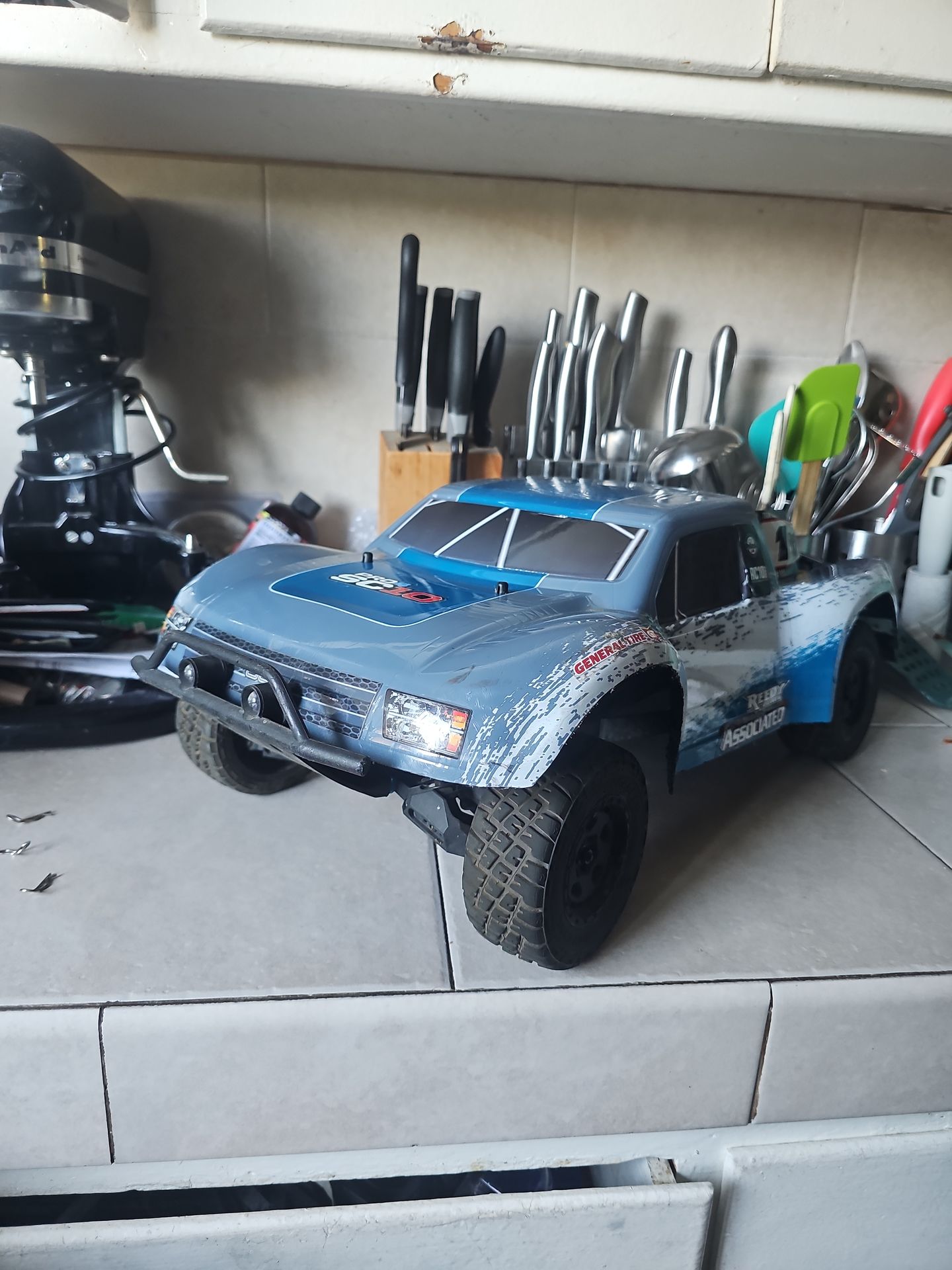 Team associated pro4 Sc10 for Sale in Montclair, CA - OfferUp
