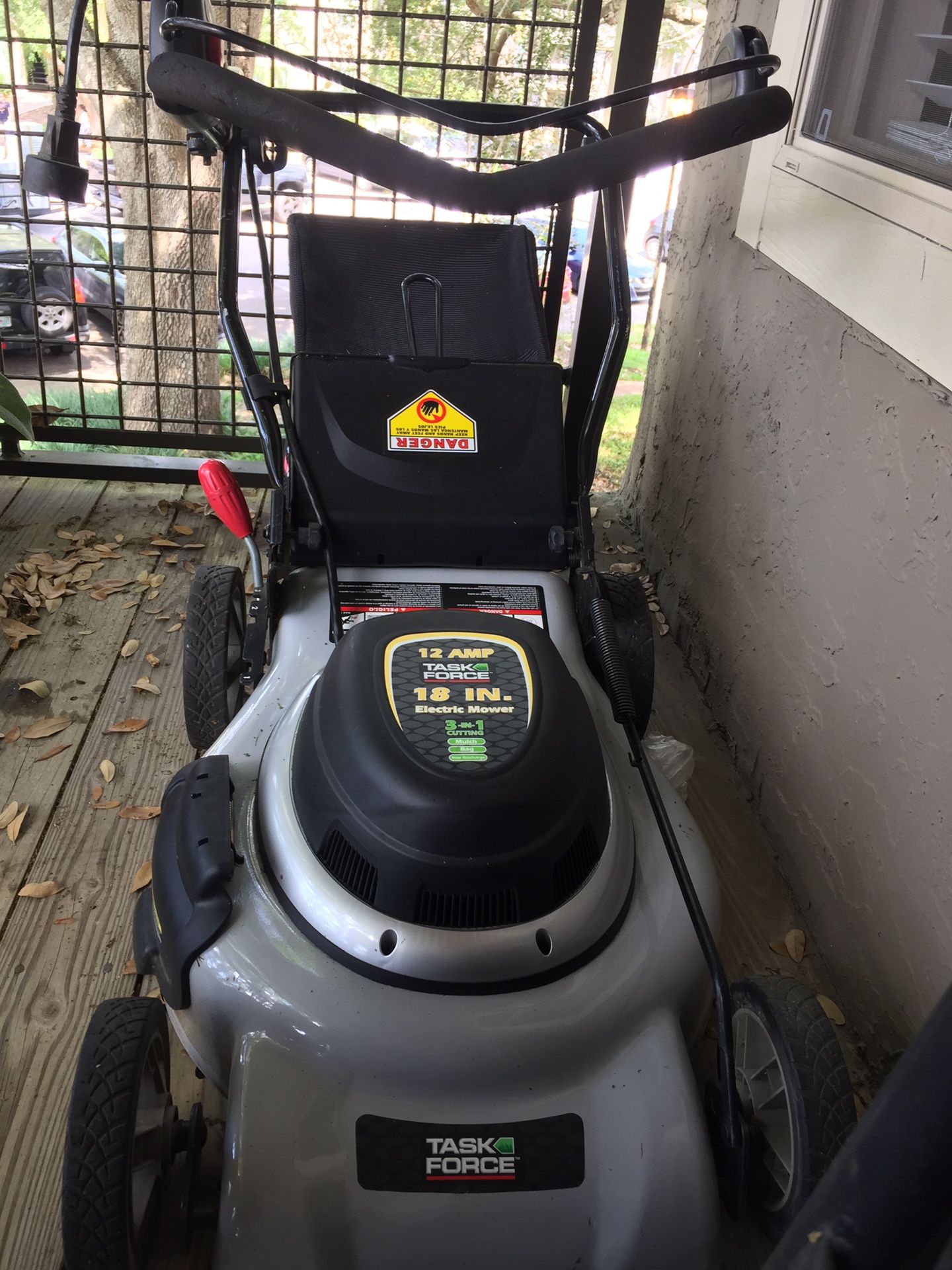 Task Force 12 amp 18 in lawn mower. for Sale in Apopka, FL - OfferUp