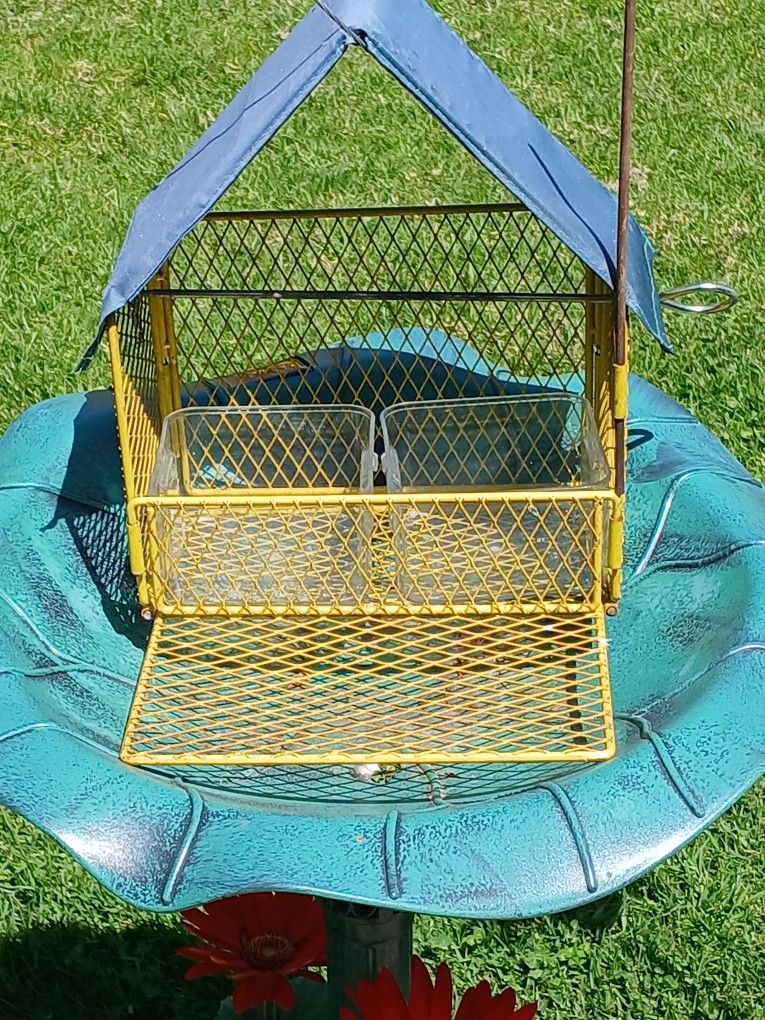Squirrel Feeder for Sale in Long Beach, CA - OfferUp