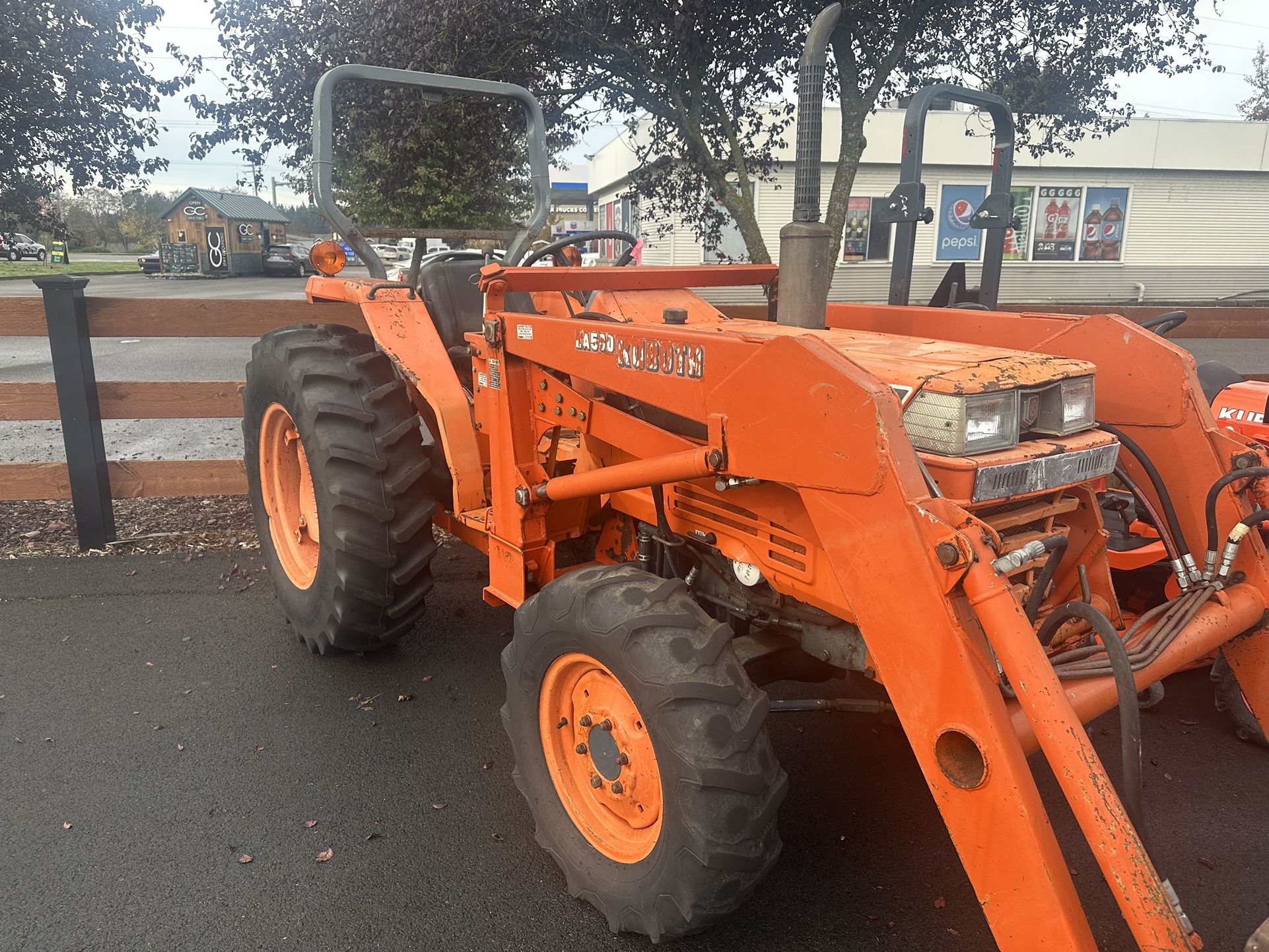 Kubota L2850DT ***pending**** for Sale in Yelm, WA - OfferUp