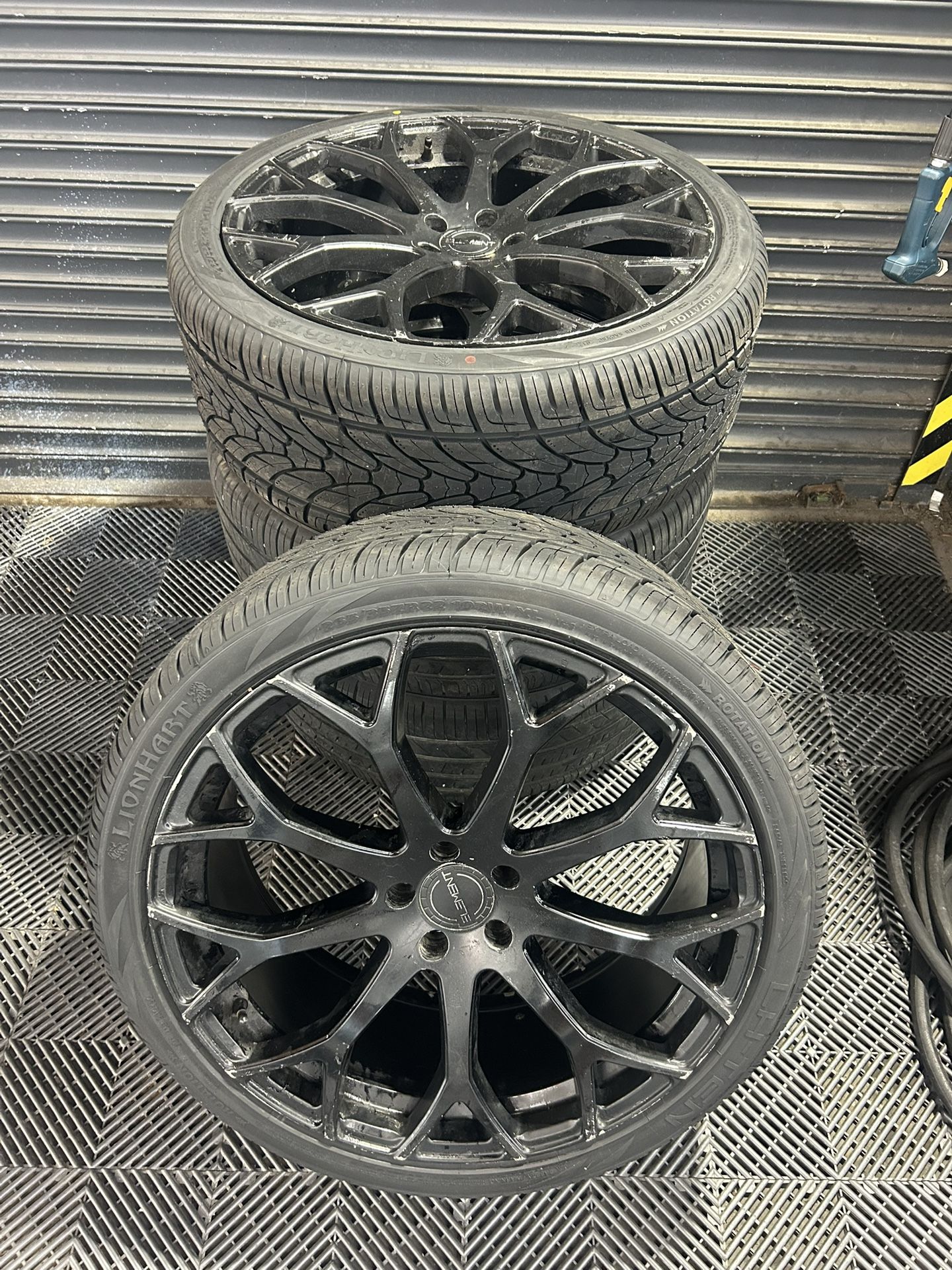 265 35 22 tires + wheels for Sale in San Diego, CA - OfferUp
