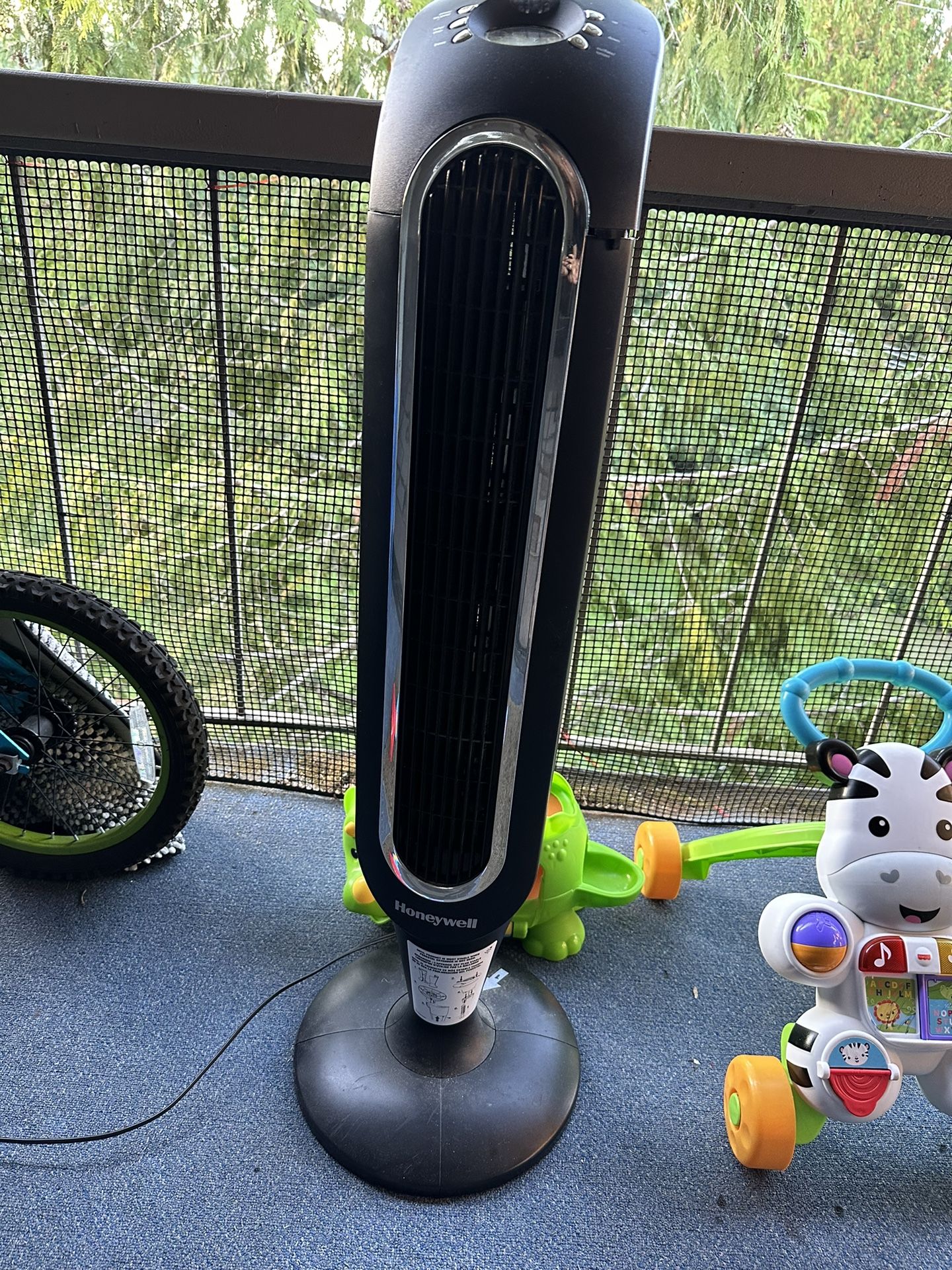 Honey Well Tower Fan For Sale for Sale in Redmond, WA - OfferUp