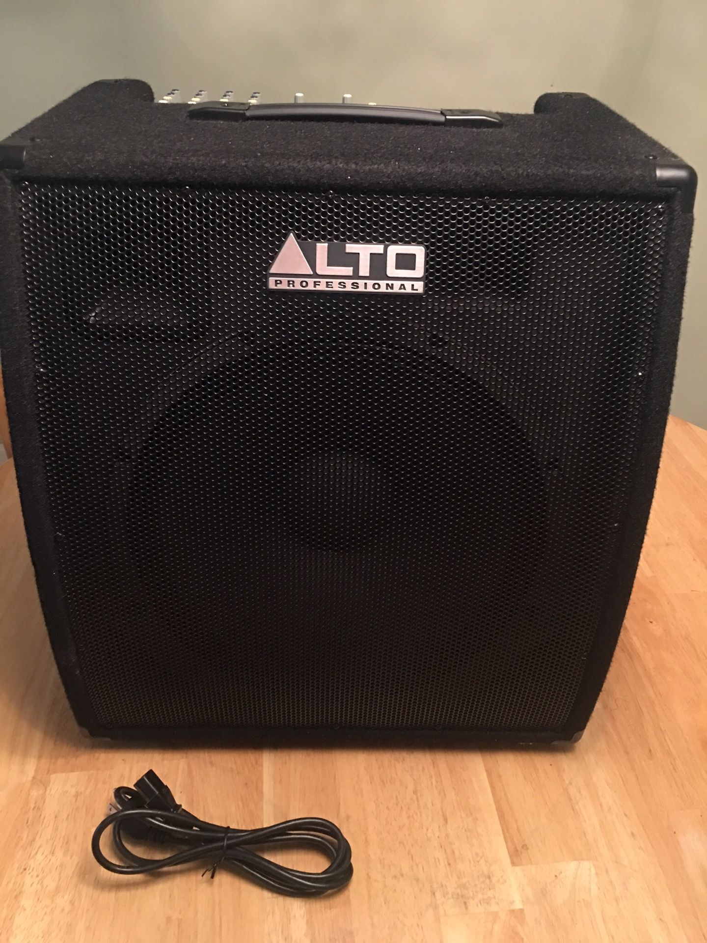 Alto professional kick 15 400 watt instrument amplifier/PA for Sale in ...