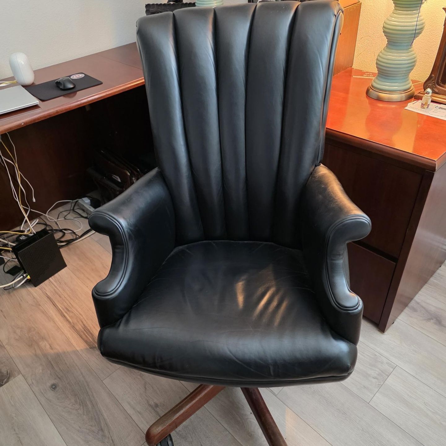 Leather Chair for Sale in Rancho Cucamonga, CA - OfferUp