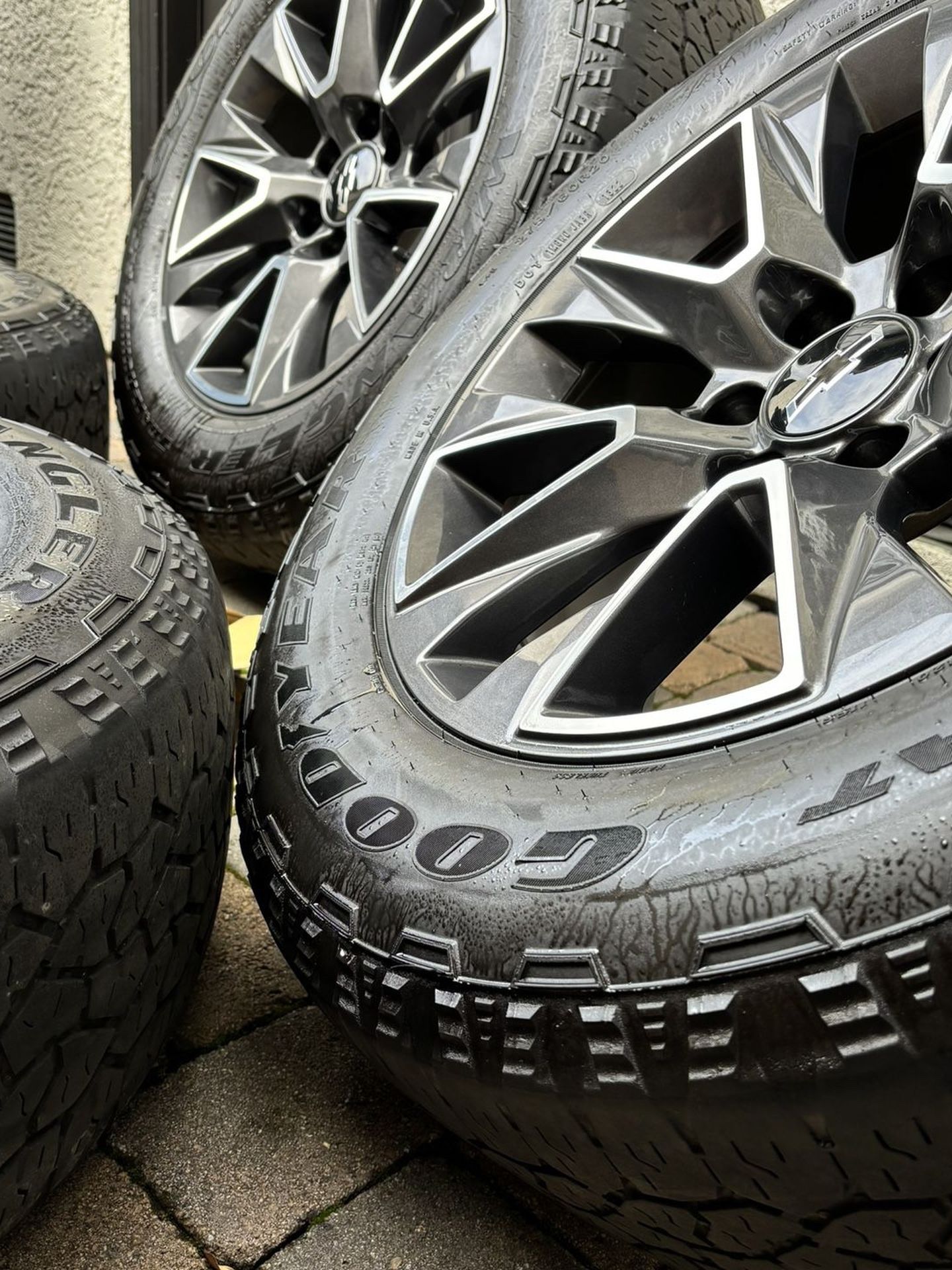 20” 2022 Chevrolet Z71 Suburban Wheels Rims And Tires for Sale in San ...