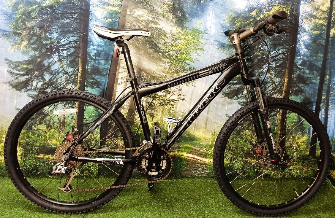 2011 TREK 6000 26" Dual Disc Mountain Bike Aluminum Frame Size Med 17.5" for Sale in Hialeah, FL ...