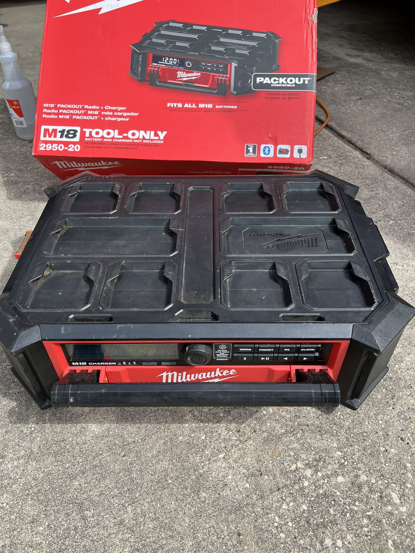 Milwaukee M18 Lithium-Ion Cordless PACKOUT Radio/Speaker with Built-In ...