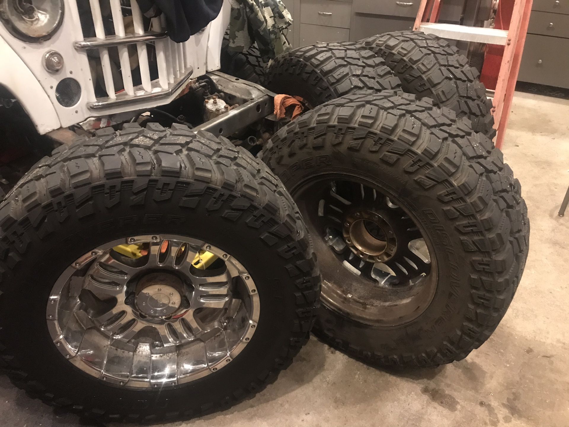 **PRICE DROP** 37” x 12.50 R20 Cooper Discoverer STT PRO for Sale in ...