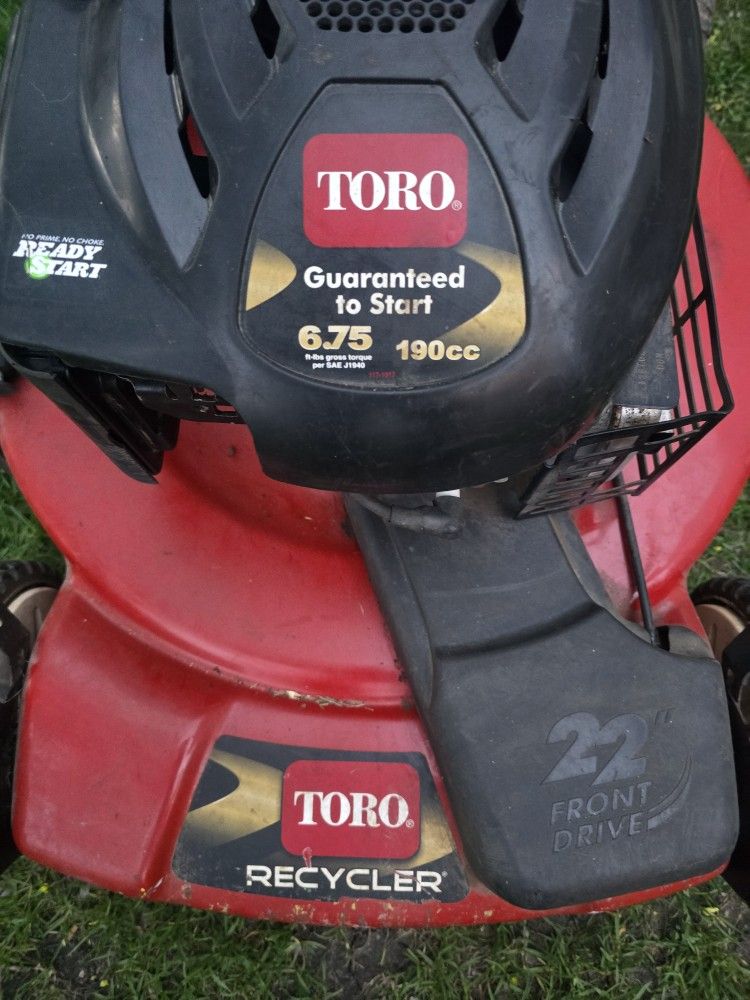 Toro 22" recycler/bagger self propelled Lawn Mower for Sale in Wheaton ...