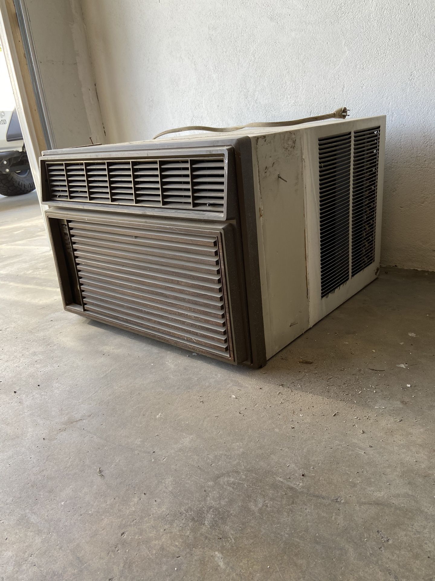 FREE!! Carrier window unit air conditioner. for Sale in Loma Linda, CA ...