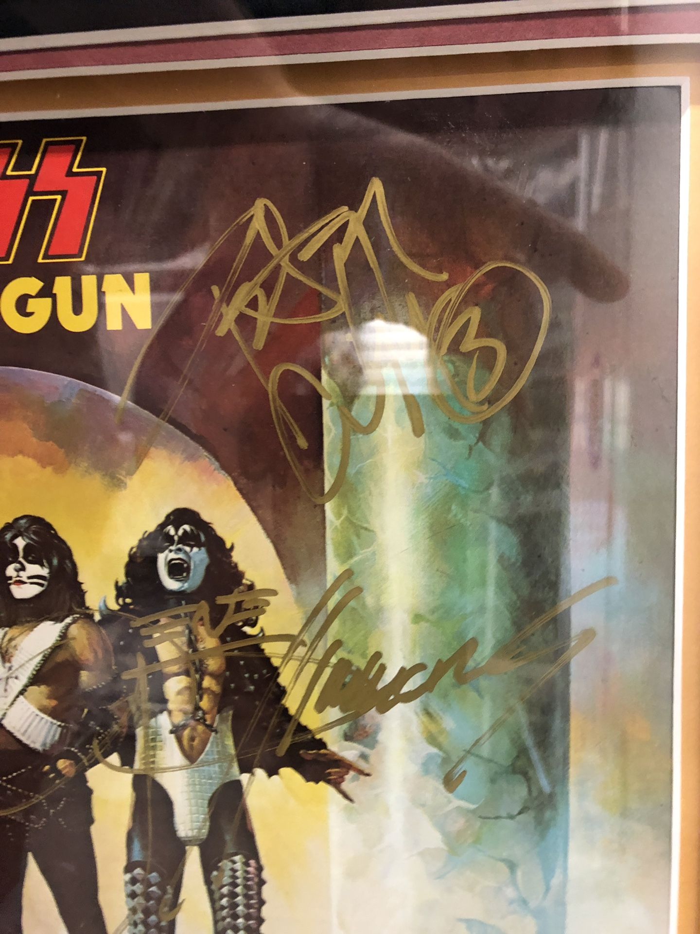 Kiss Love Gun Wallpaper