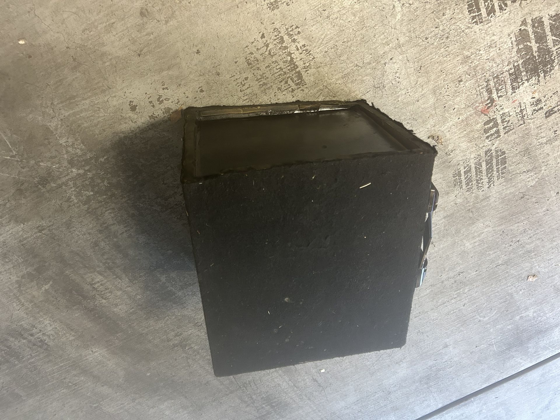 12” KICKER L5 w/PORTED BOX for Sale in Las Vegas, NV - OfferUp