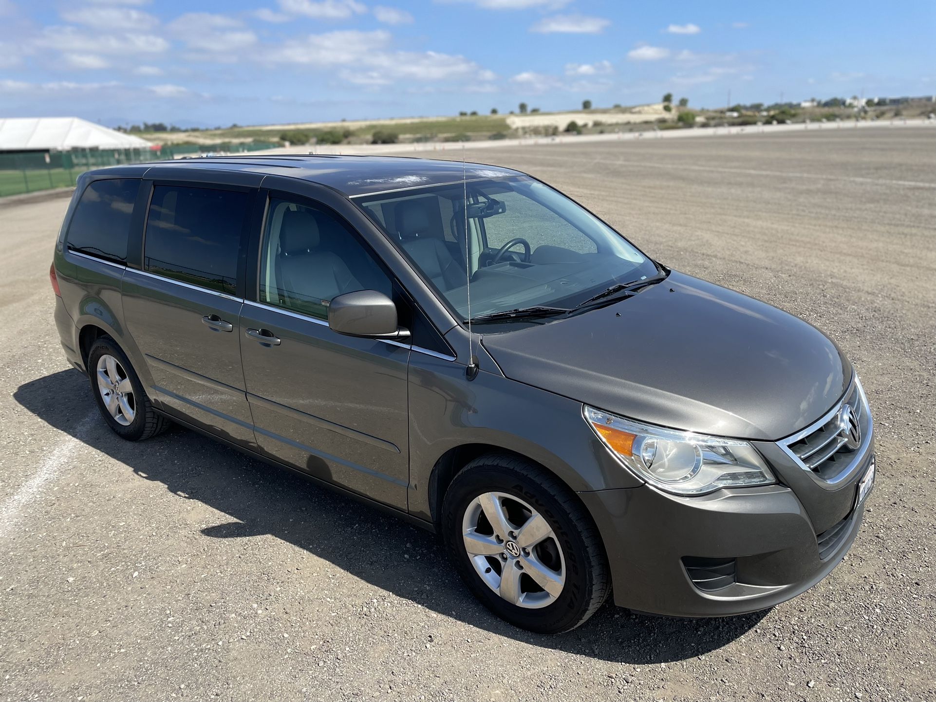 2010 Volkswagen Routan for Sale in Oceanside, CA - OfferUp