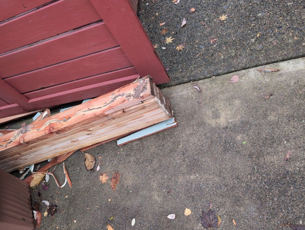 FREE 9x4 Beam 6 2x4s Glued Together Free 7 Ft Long for Sale in ...