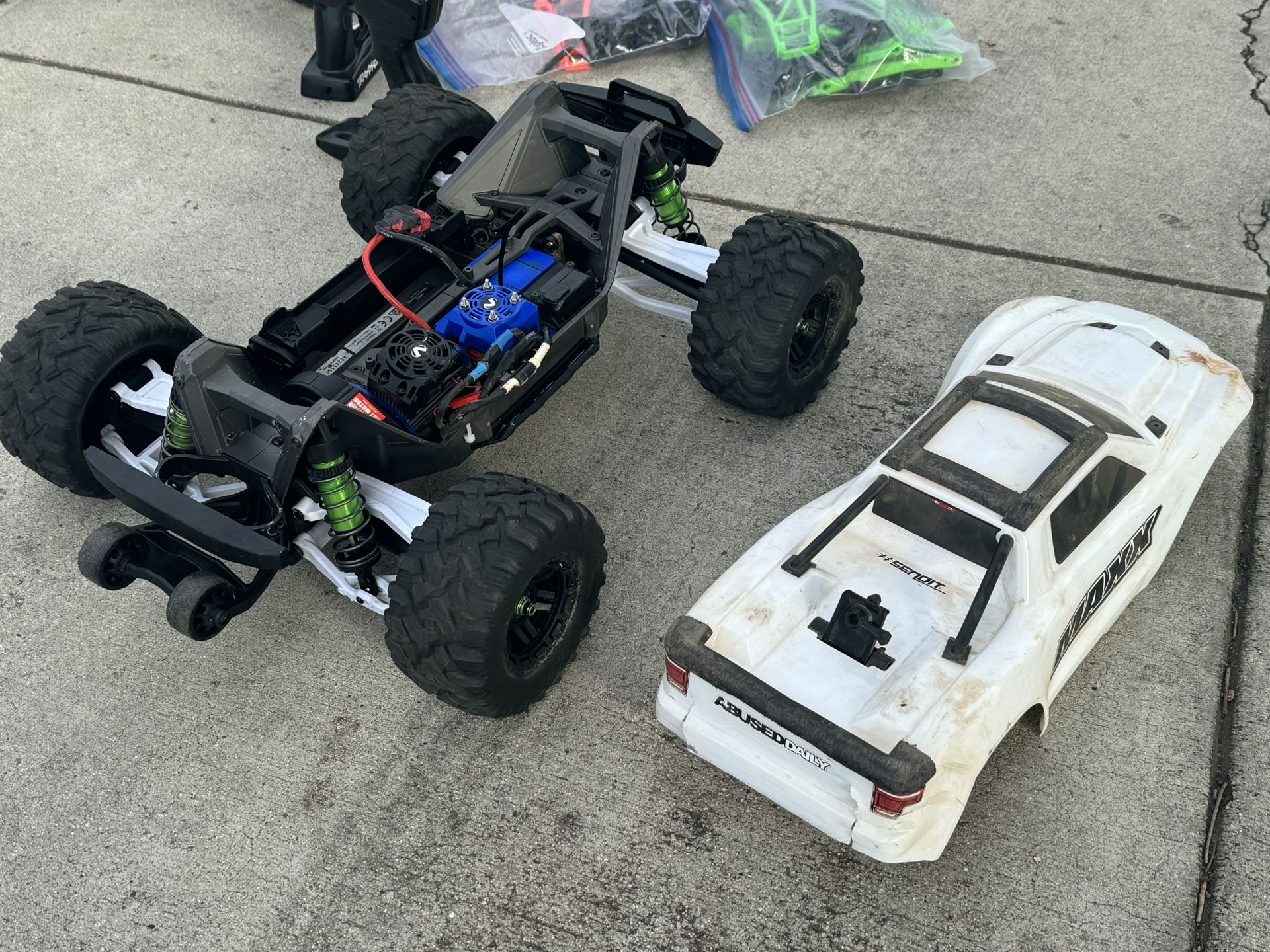 2 Traxxas Maxx V1 Widemaxx for Sale in Santa Ana, CA - OfferUp