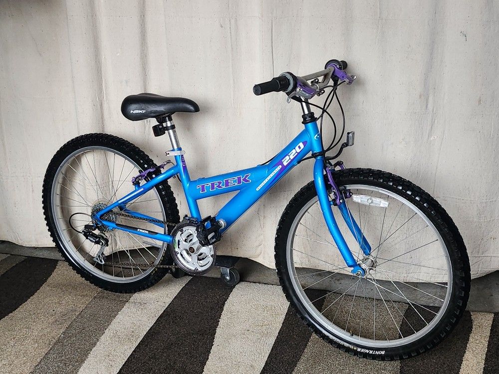 Trek 220 Multitrack. 24" wheels. 13" frame fits 4'4-5'. DELIVERY ...