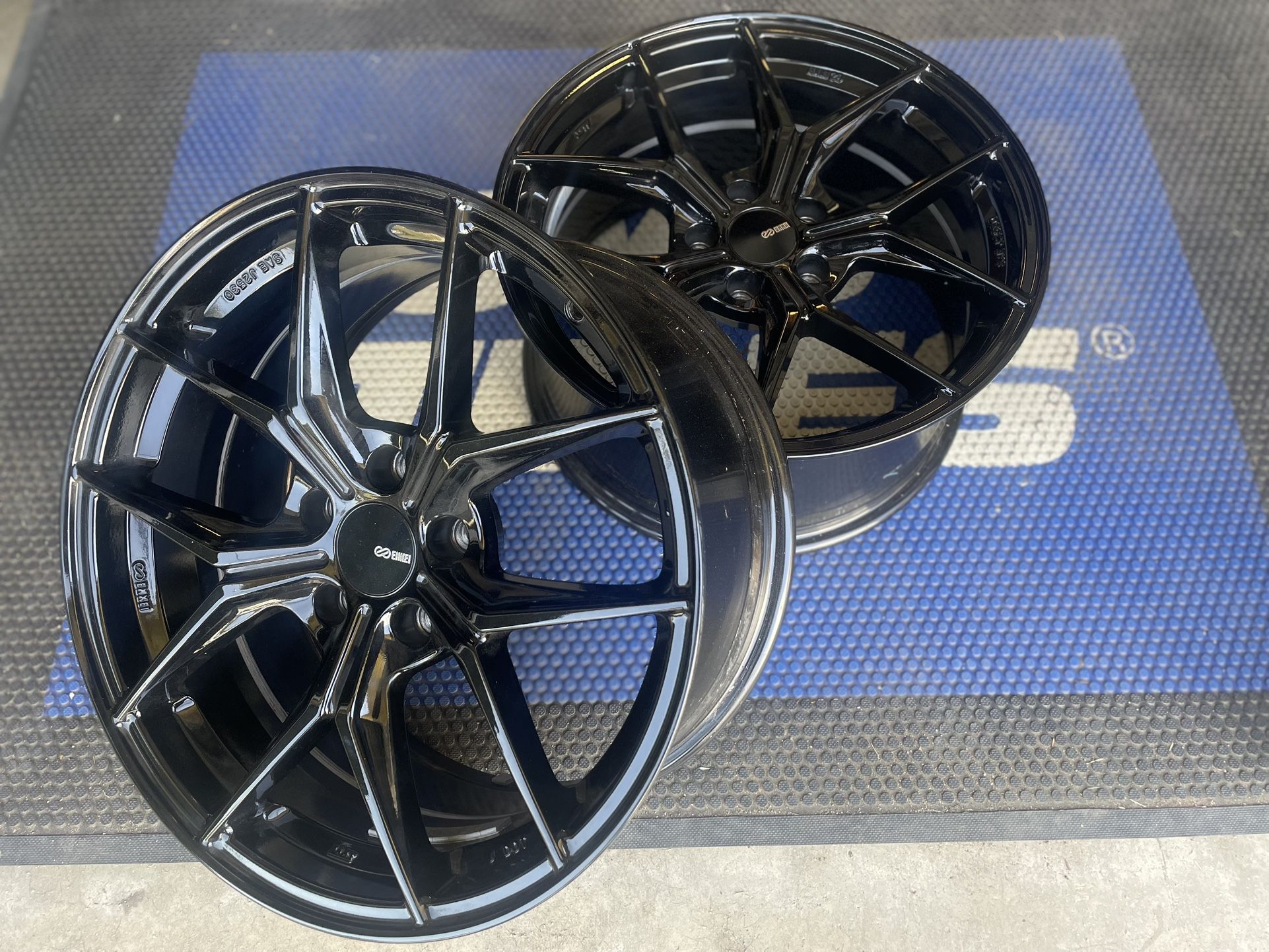 Enkei TSR-X Gloss Black 18x8.5 for Sale in San Fernando, CA - OfferUp