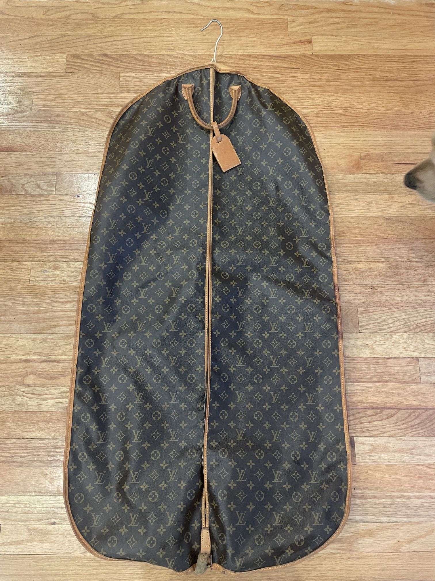 Louis Vuitton Garment Bag for Sale in Pembroke Pines, FL - OfferUp