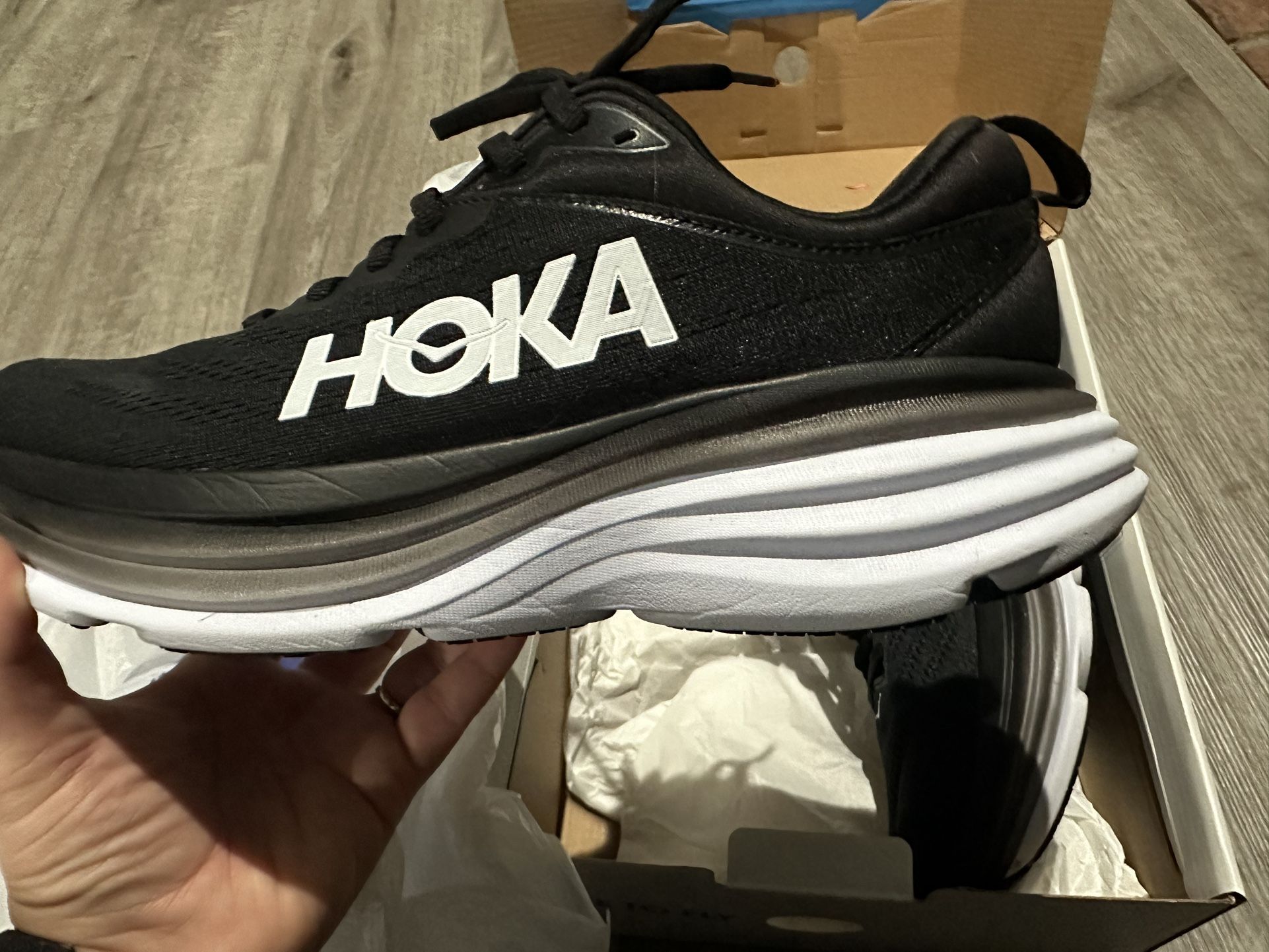 WOMEN HOOKA SHOES 9.5 for Sale in Auburn, WA - OfferUp