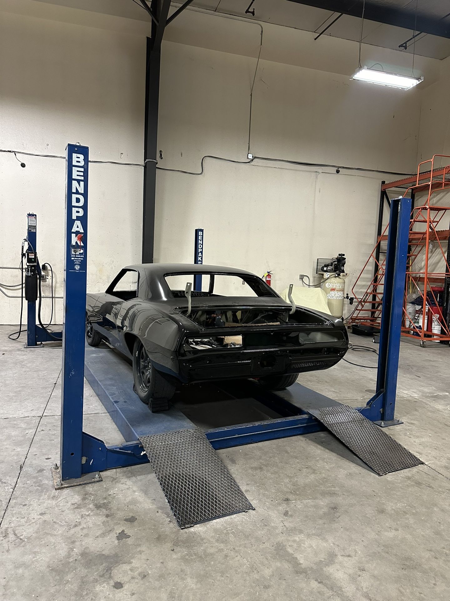 4 Post Lift Bendpak 12,000lbs Capacity for Sale in Tracy, CA - OfferUp