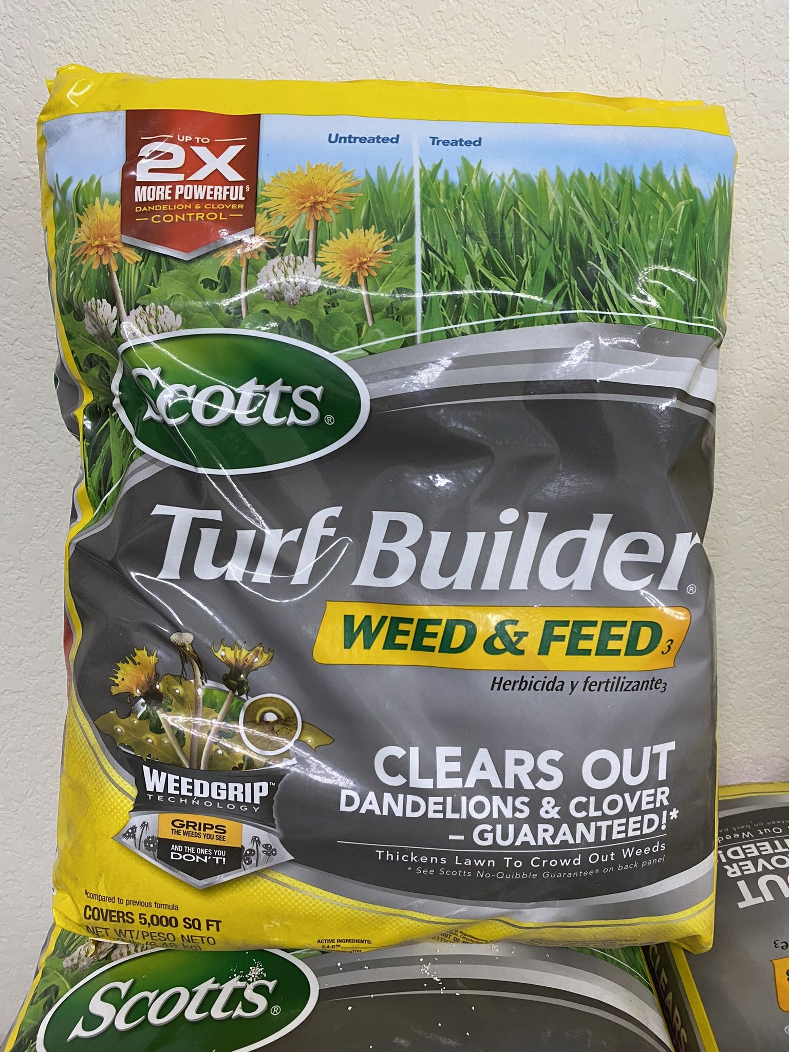 Scott’s Turf Builder Fertilizer 5,000 Sq Ft 14.29 Lbs NEW for Sale in ...