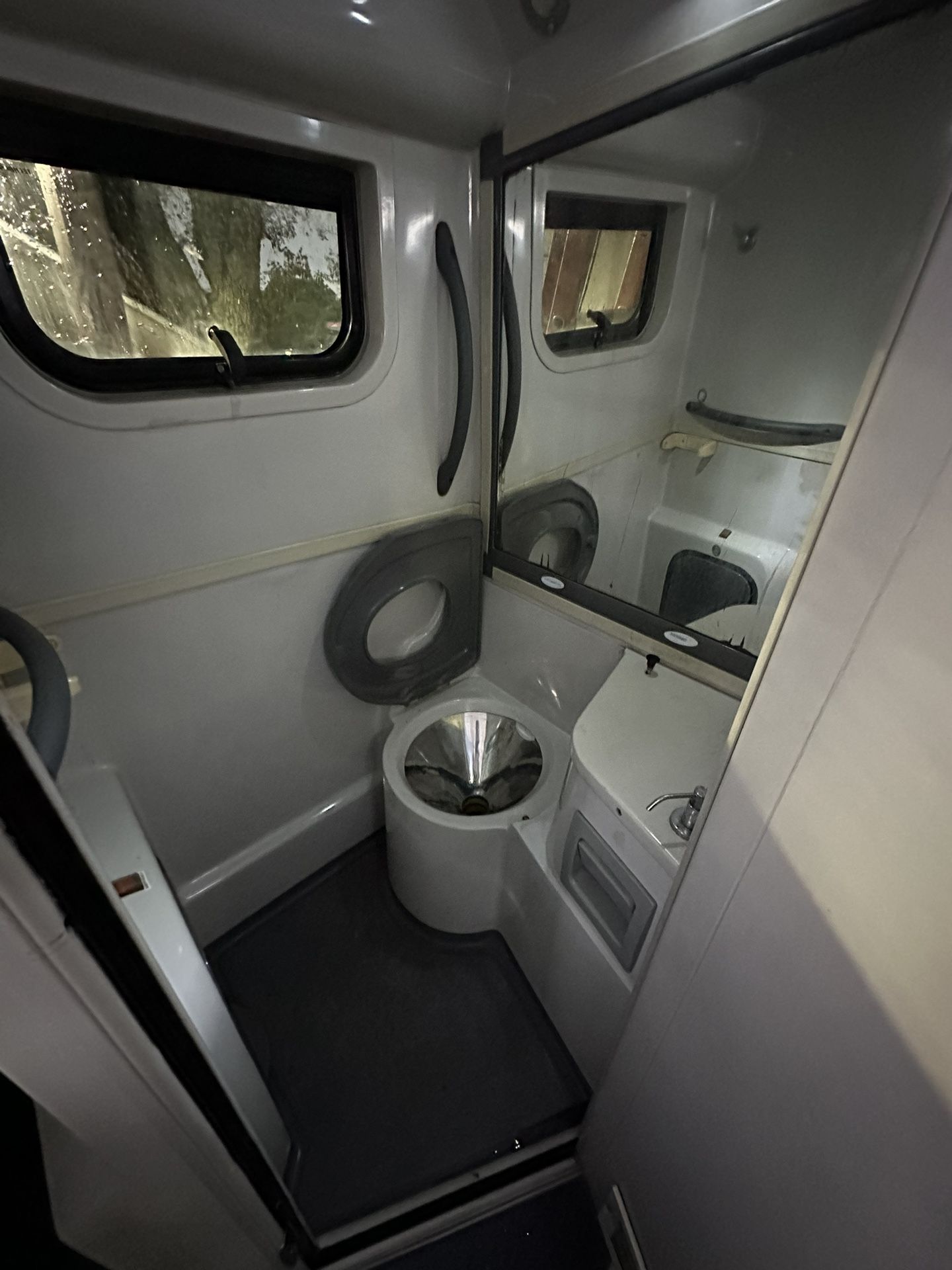 2008 Freightliner CAIO Bus 39 Seats Cummins 6.7 W/Allison 400. 167,000 ...