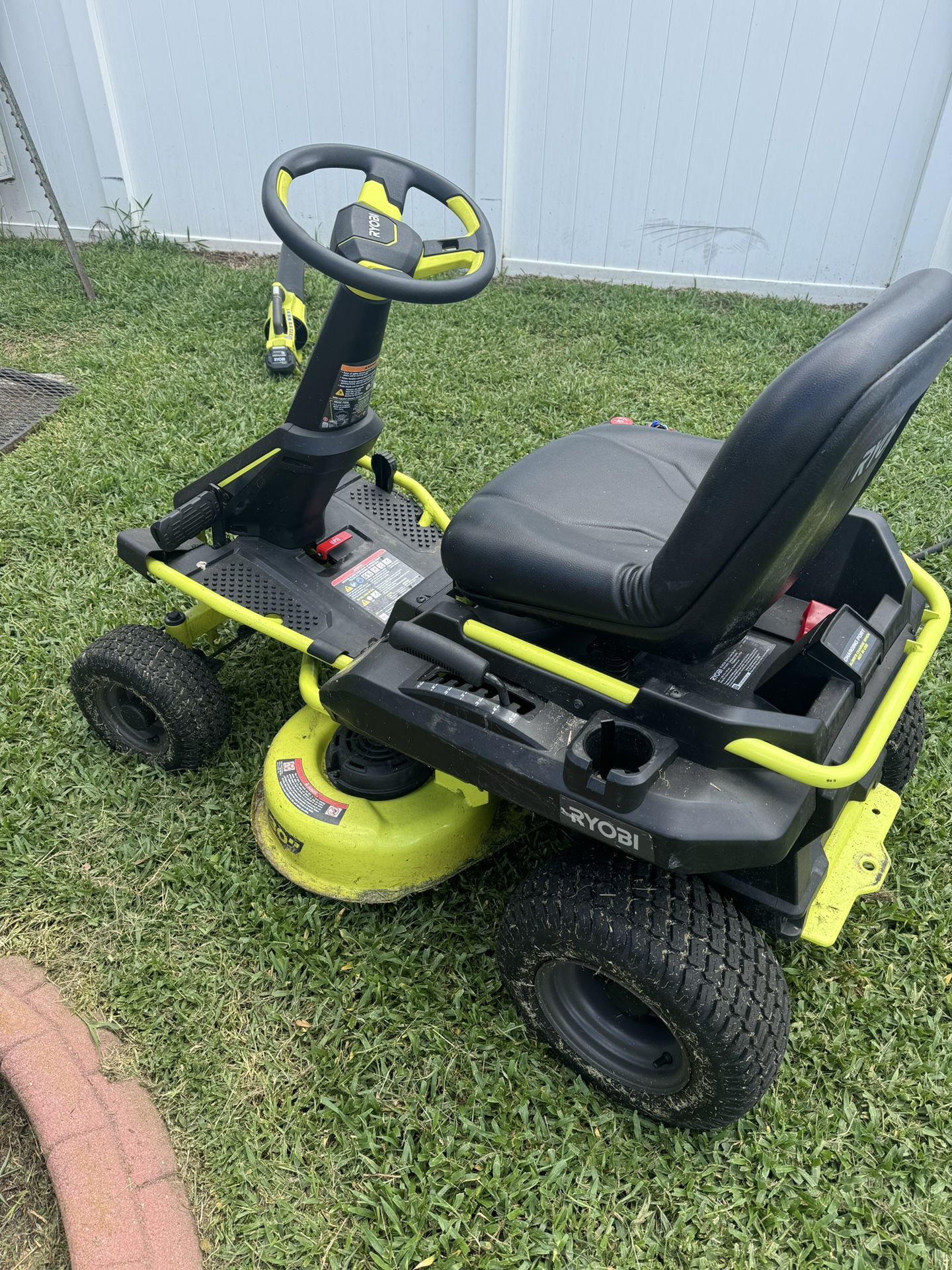 Ryobi RM300 Riding Mower for Sale in Lakeland, FL - OfferUp