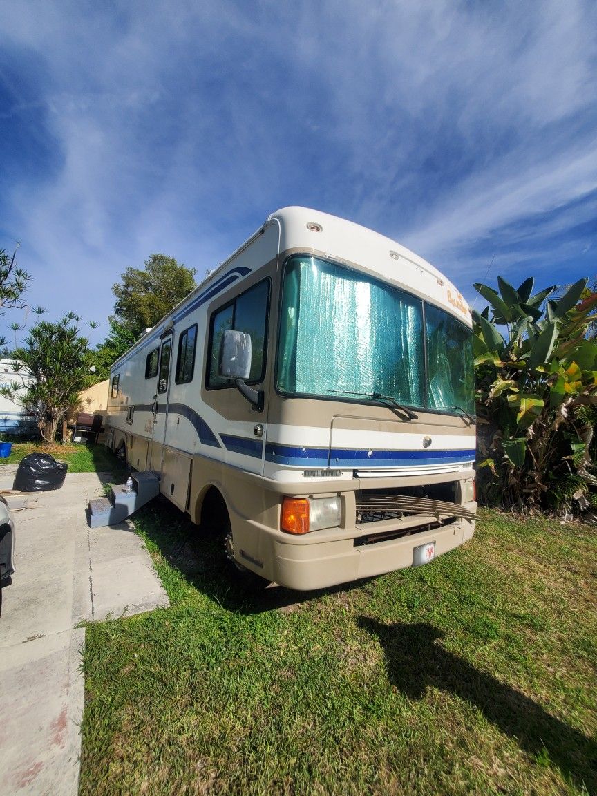 98 Fleetwood Bounder for Sale in Fort Lauderdale, FL - OfferUp