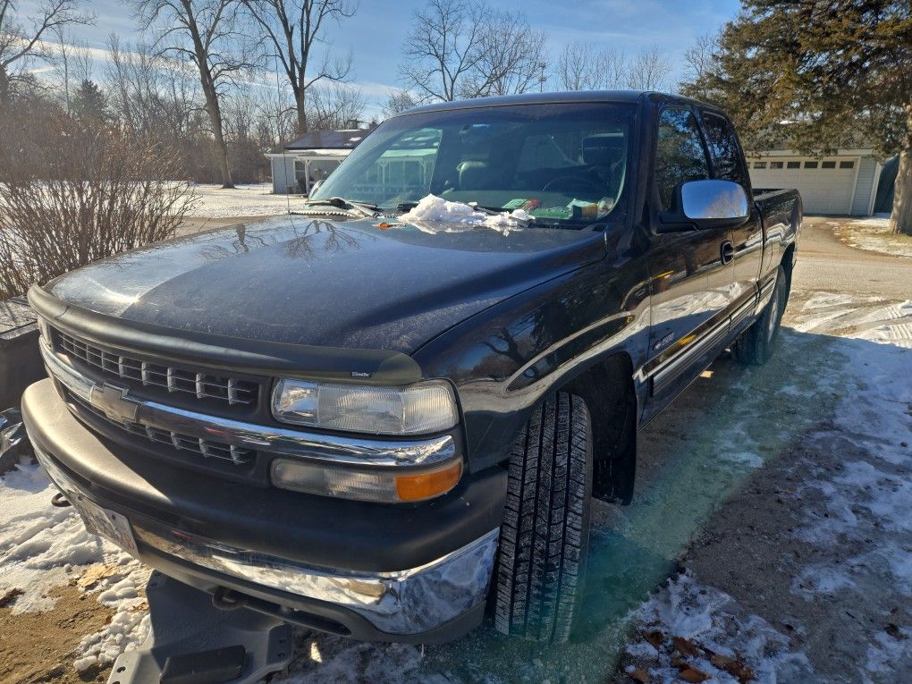2001 Chevrolet Silverado 1500 for Sale in Wauconda, IL - OfferUp